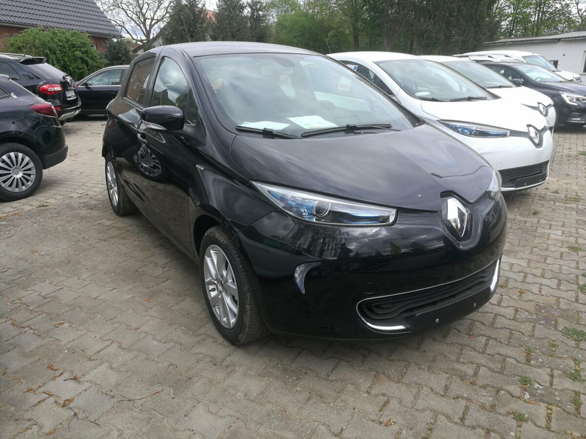 Electrifying Efficiency: Unleashing the Power of the Renault Zoe! Rev ...